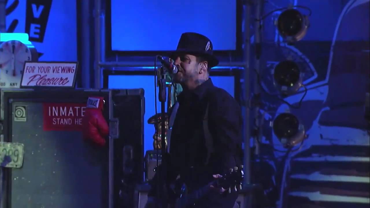 Social Distortion Performs "Machine Gun Blues" - YouTube