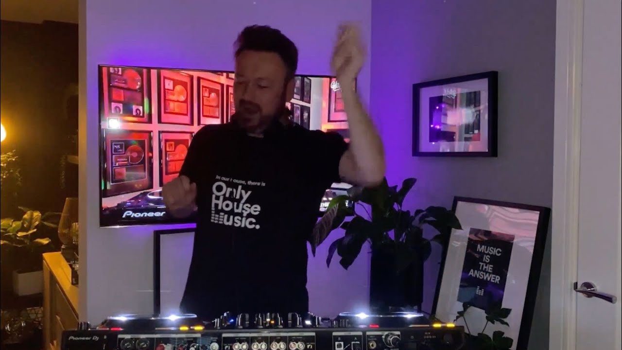 Funky House Sessions 13 08 21 - YouTube