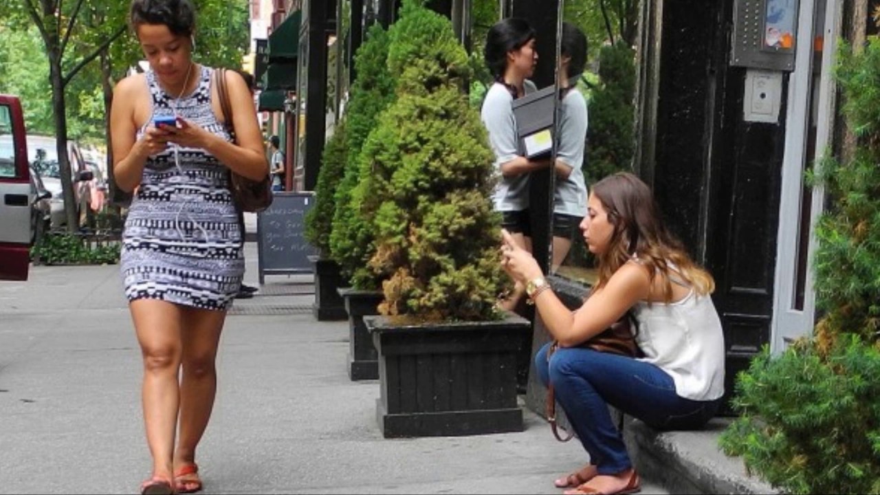 Phone walk: the exaggerated movement people make while using a mobile ...
