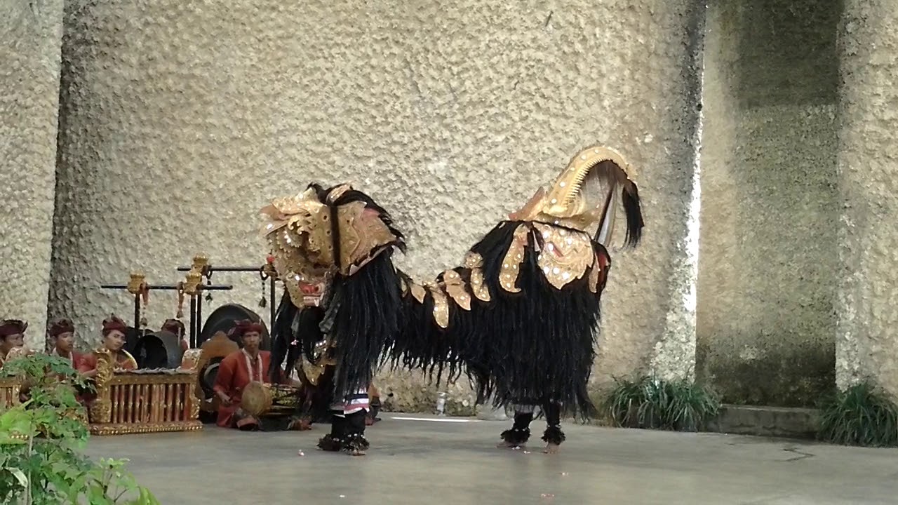 Barong Dance from Bali....Keren Gila Broo! - YouTube