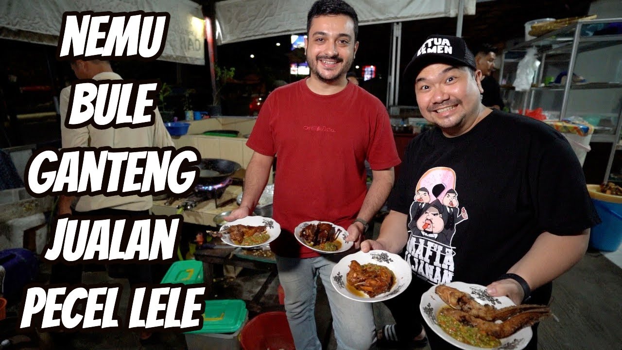 BULE GANTENG DARI BRAZIL JUALAN PECEL LELE - YouTube