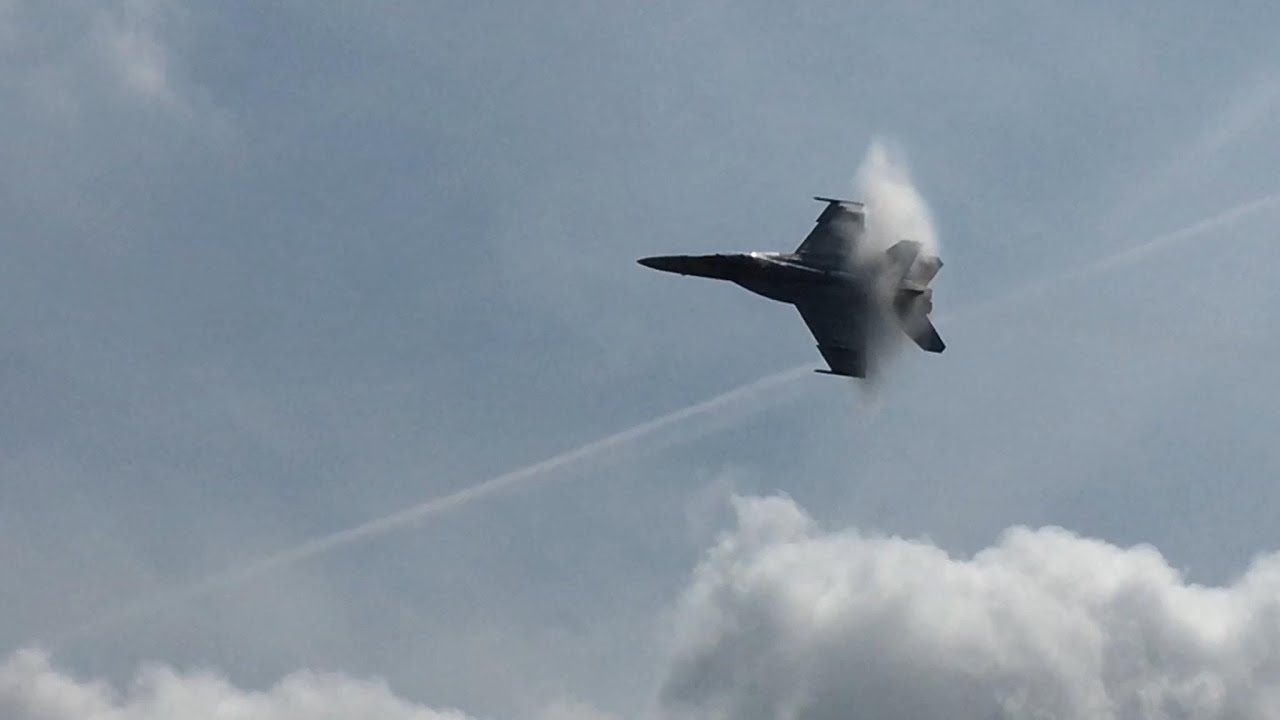 US Navy F-18 Super Hornet High Speed Passes - 2017 Melbourne Air Show ...