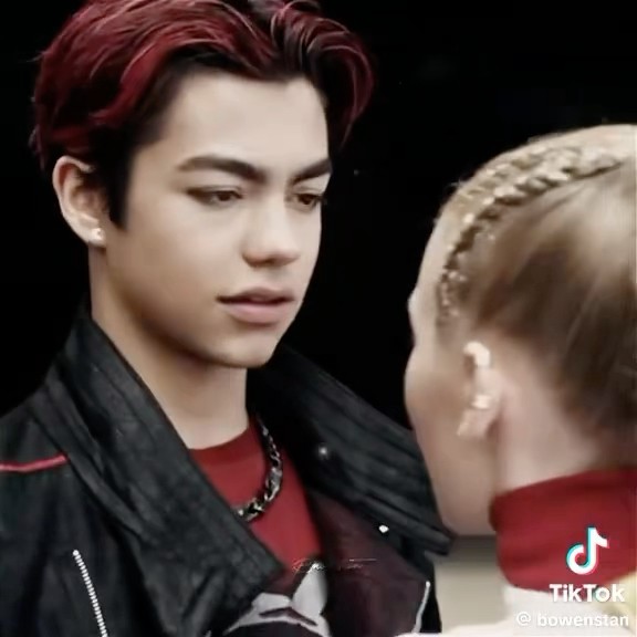 Victor and nova💓///⚠️NOT MY EDIT💓///#zombies4 - YouTube