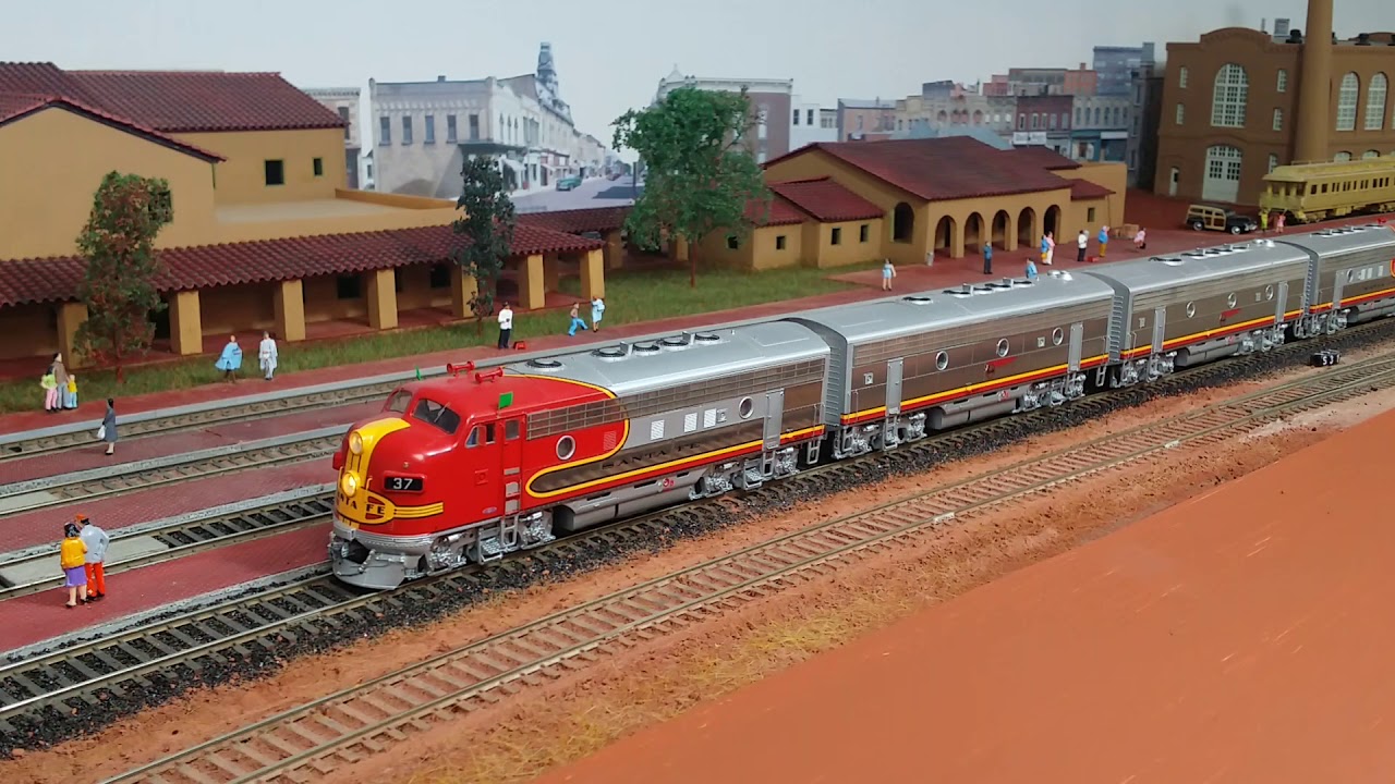 Fast Mail 1st section makes a stop for crew in Winlsow Arizona 1953 ...