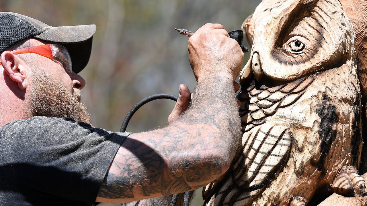 Chainsaw sculptor Josh Landry works his latest piece in Old Lyme - YouTube