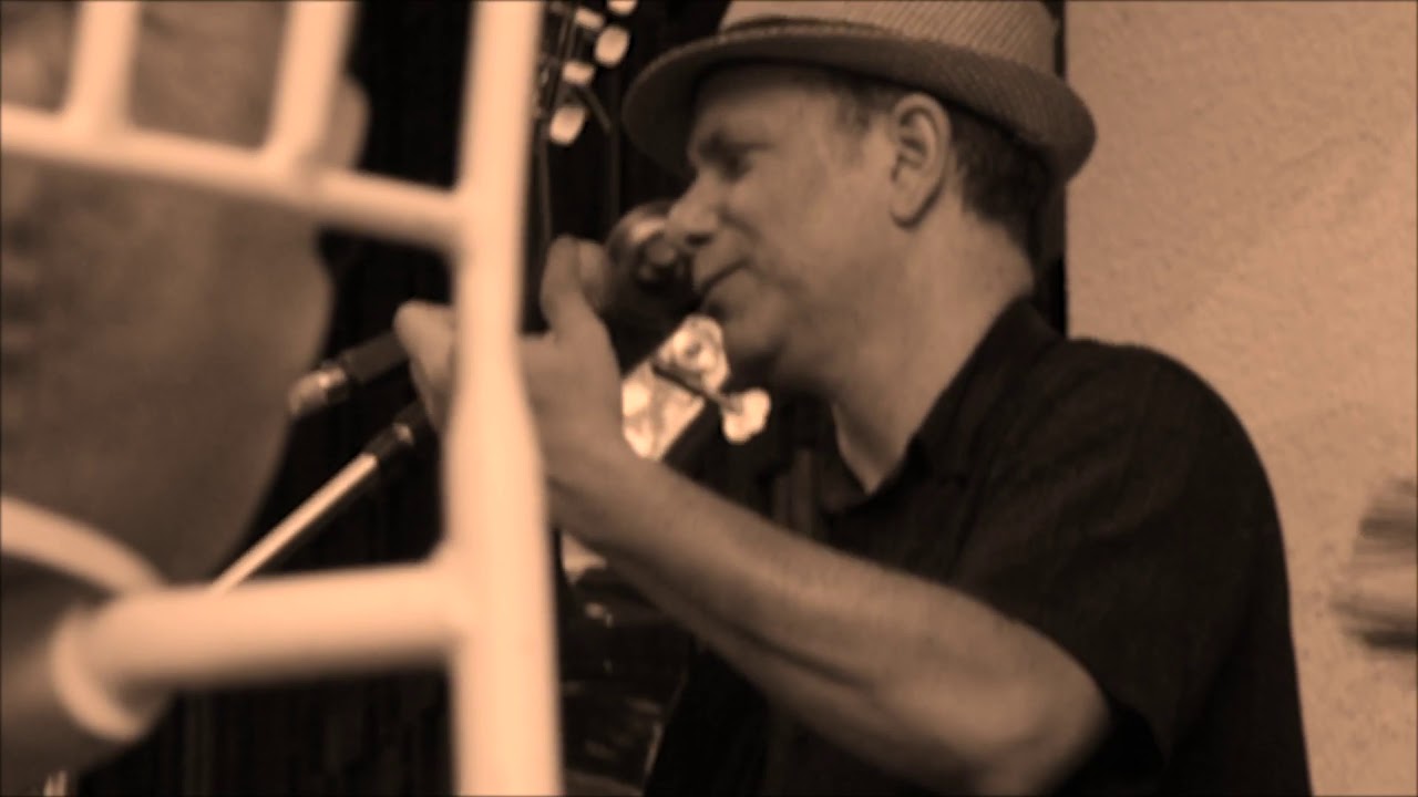 Tornatrás - Charlestree (En vivo en Café Forestal) - YouTube