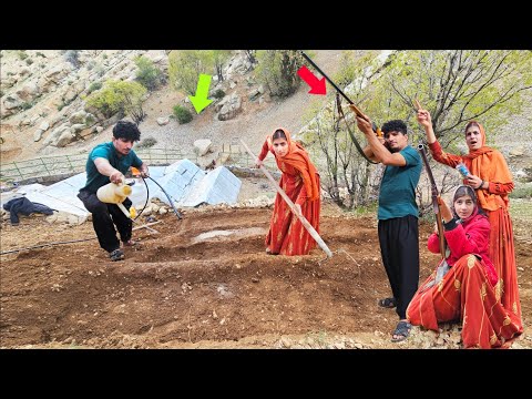 A Brave Mother Leads Her Family Through Hardship | Teamwork in the Mountains