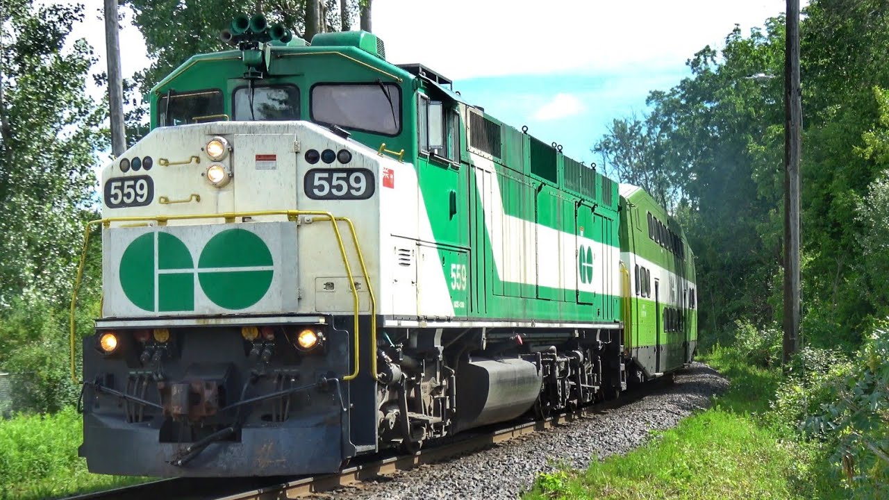 (4K!) F59PH leader!! GO 559 in Stouffville! - YouTube