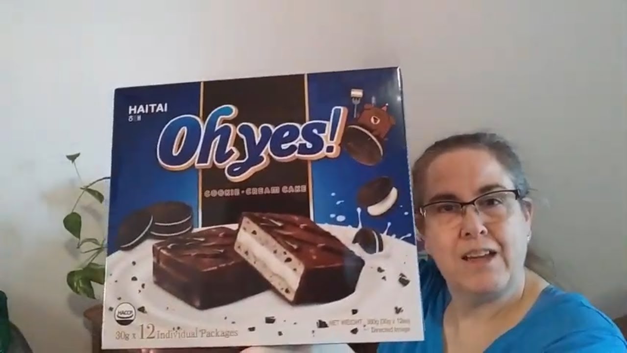 Haitai Oh Yes! Cookie and cream snack cakes, a taste test / review ...