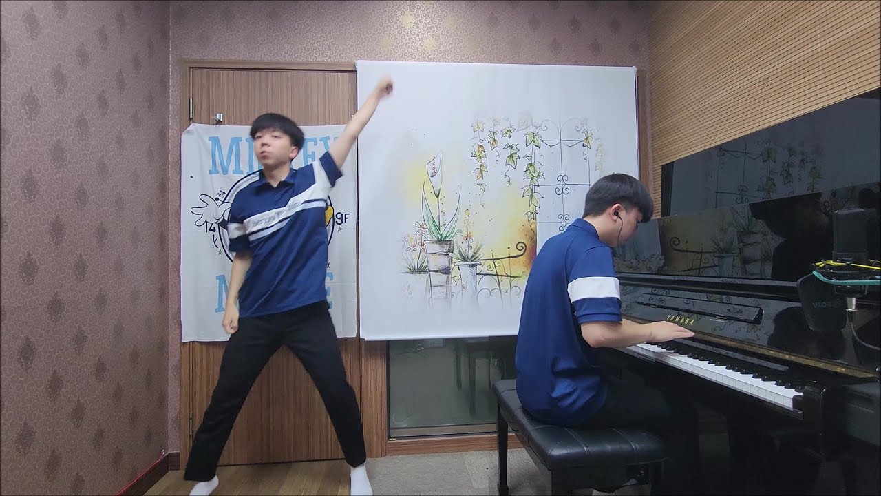 Super Shy 치면서 Super Shy 춰보기 Youtube