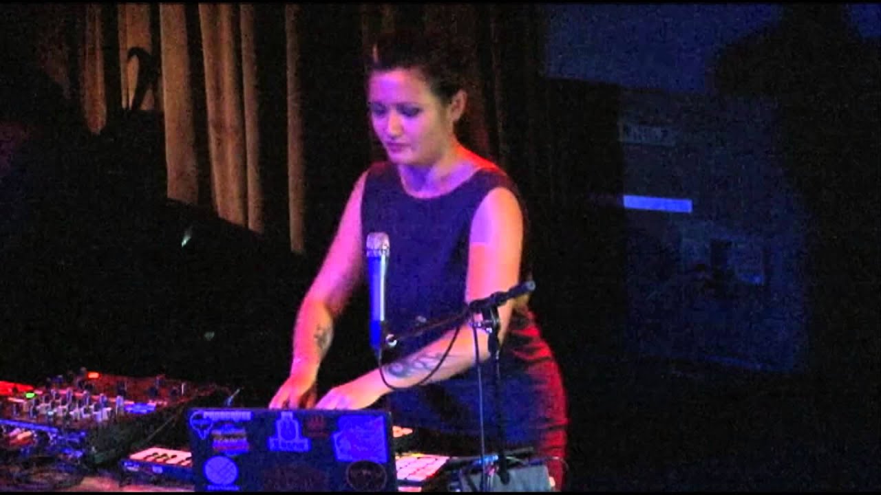 Ill-Esha at the Highline Ballroom, N.Y. 2013 (with Richard Lee) - YouTube