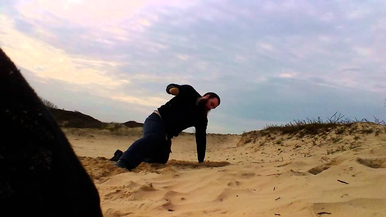 Throwing punches in the sand 2015 Right straights - YouTube