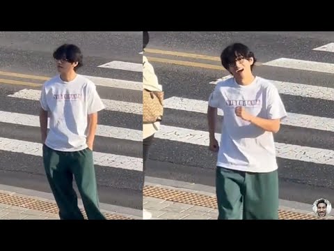 BTS V / Taehyung Dancing on The Street During Layover Shooting