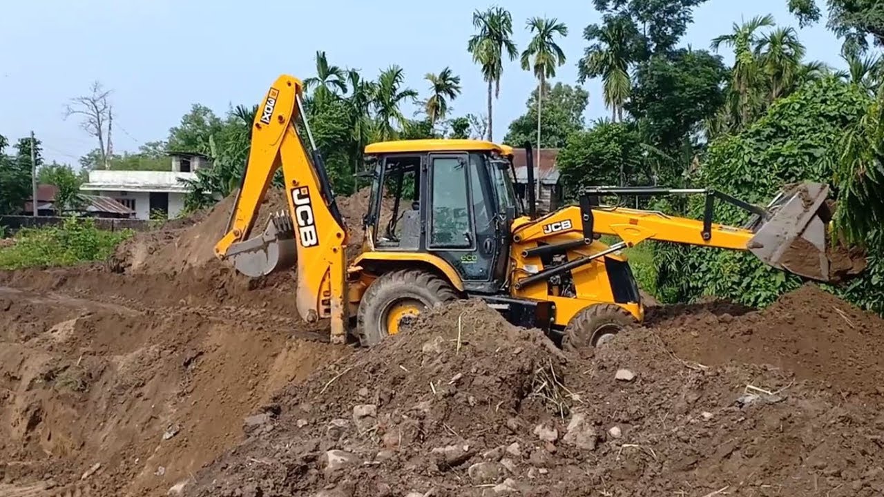 JCB Backhoe Operator Digging And Leveling Soil - YouTube