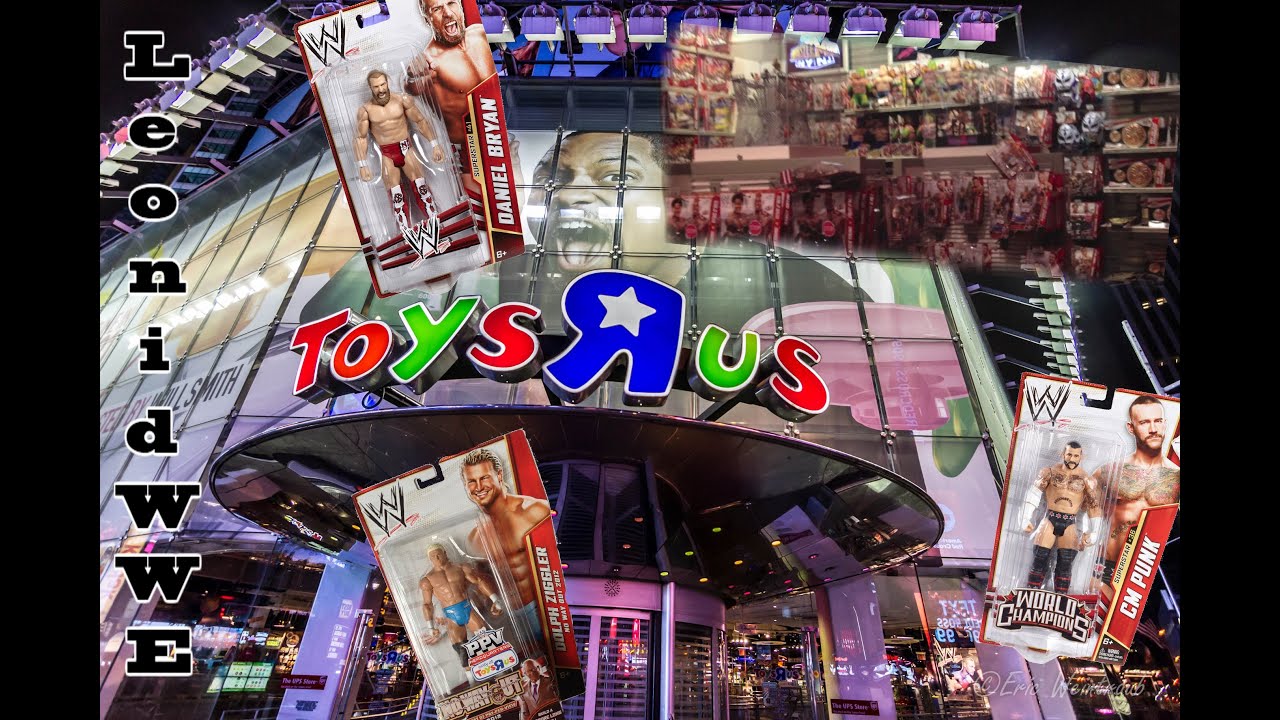 Фигурки WWE в New-York, на Times Square, в магазине Toys Я'Us. (Из ...