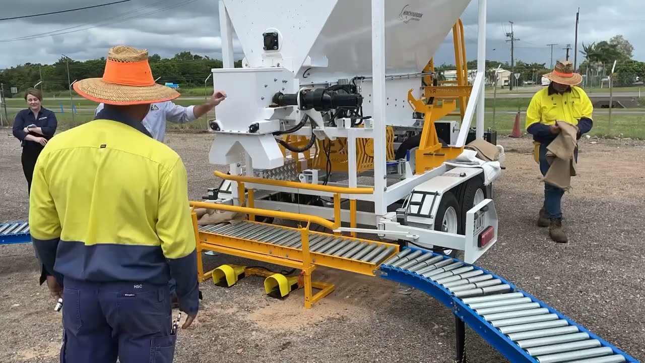 Council's Automatic Sand Bagging Machine - YouTube