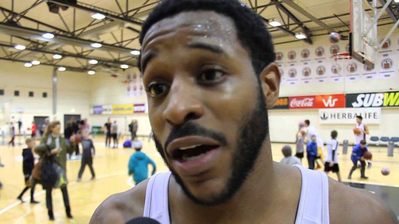 Lewis Clinch big game against KR - YouTube