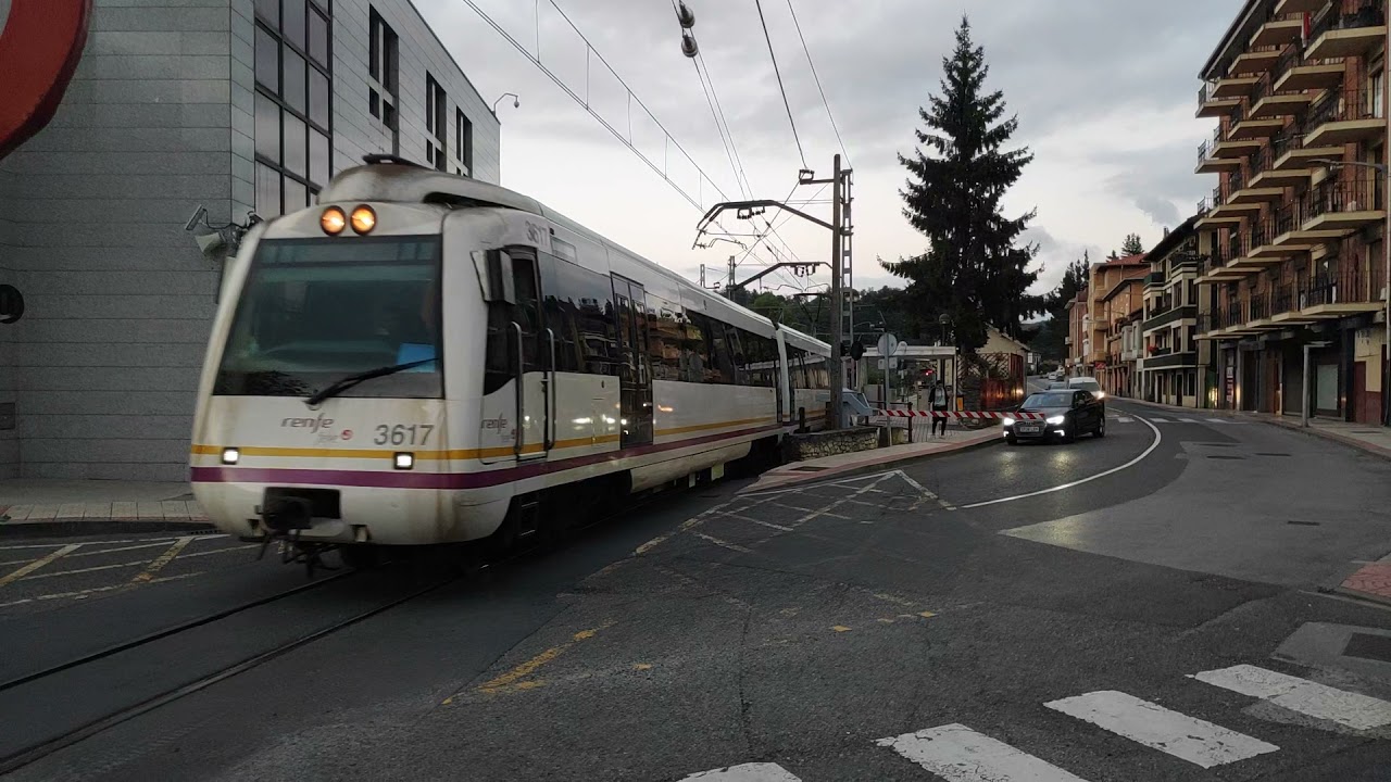 3600 de Renfe-Feve por el paso a nivel de Balmaseda. - YouTube