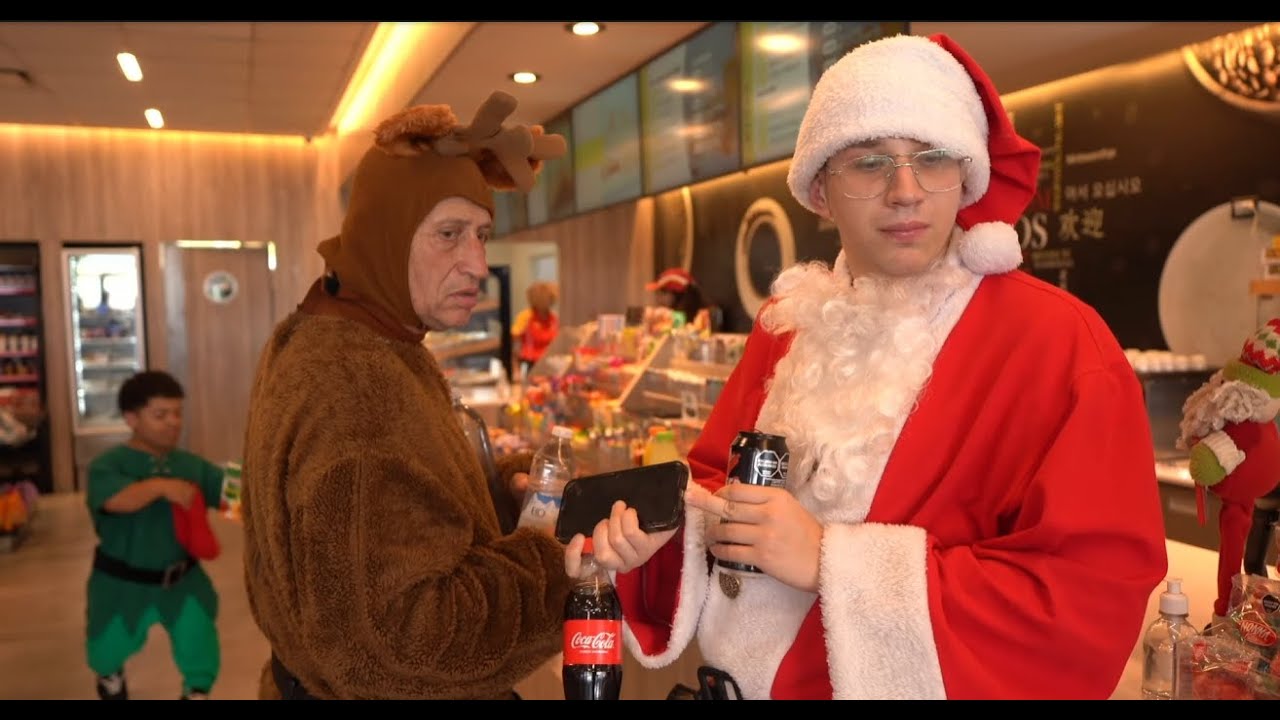 Brunenger dando regalos a los niños -Kick POVS - YouTube