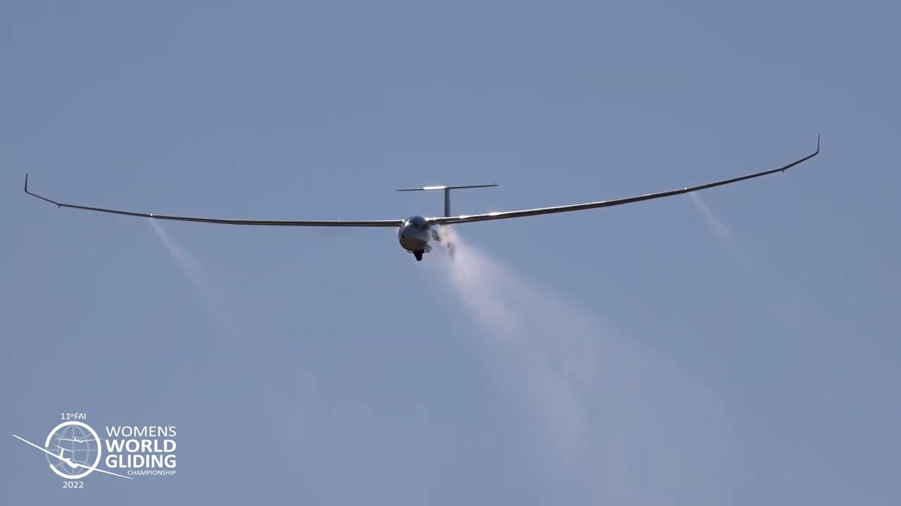 Gliders coming into finish on practice day - YouTube