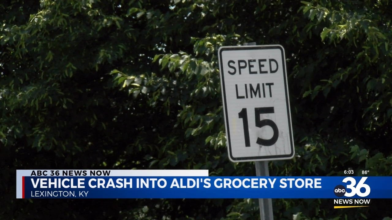 Vehicle crashes into Aldi's grocery store - YouTube