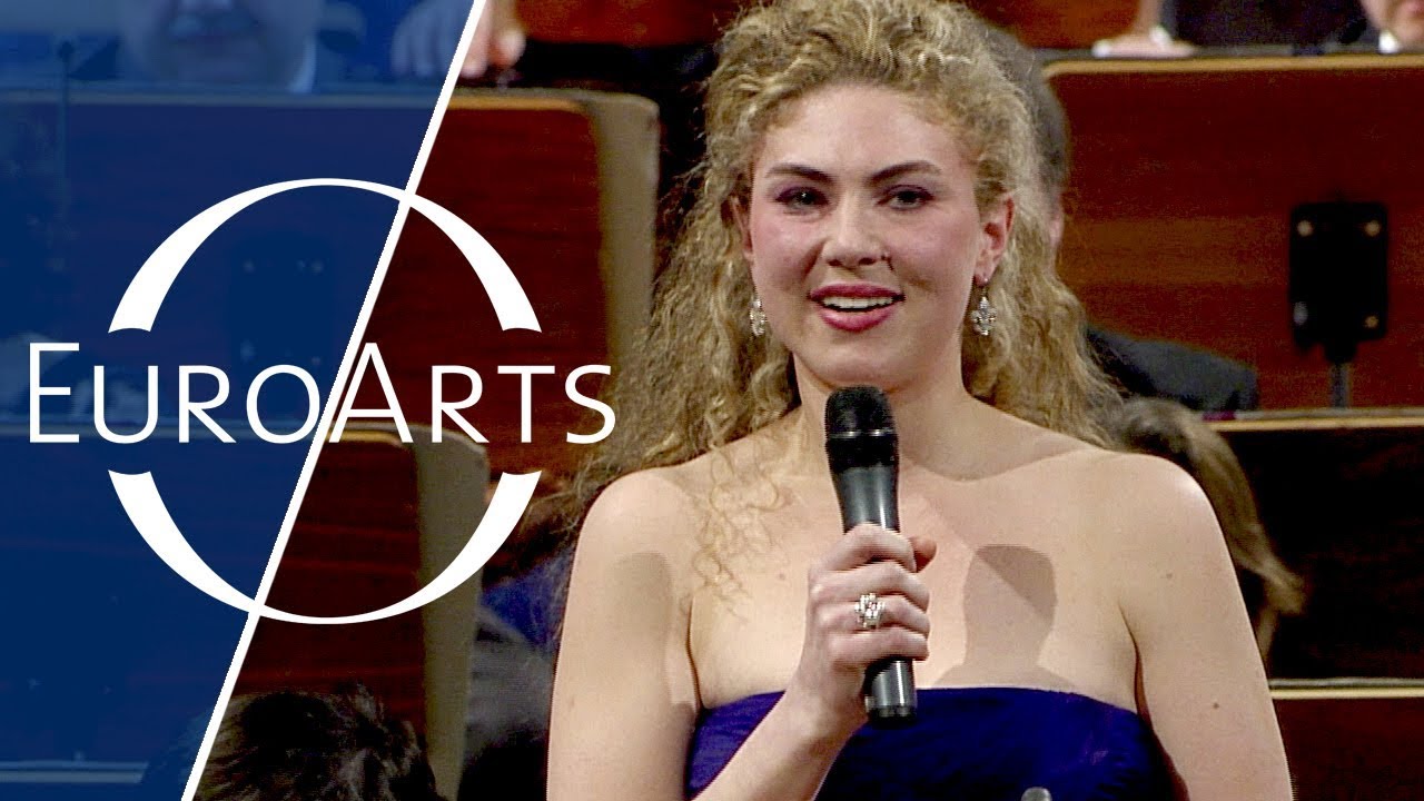 Annette Dasch: Gounod - Recitative and Aria of Marguerite, from "Faust ...