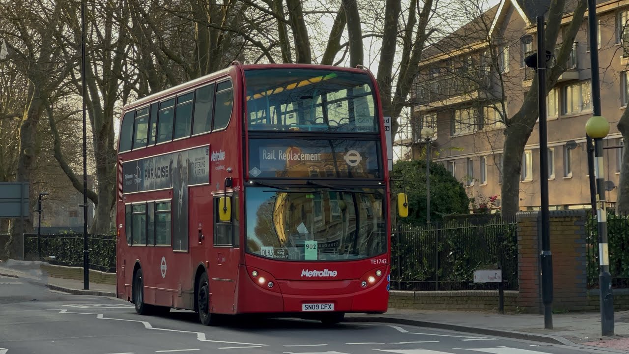 Metroline | SN09 CFX | ADL Enviro400 | Canning Town - North Woolwich ...