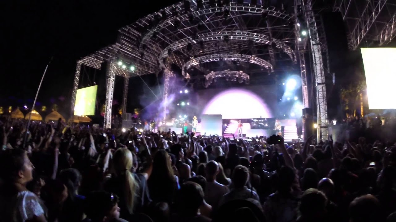 Pharrell Williams - Daft Punk - Lose Yourself to Dance - Coachella 2014 ...
