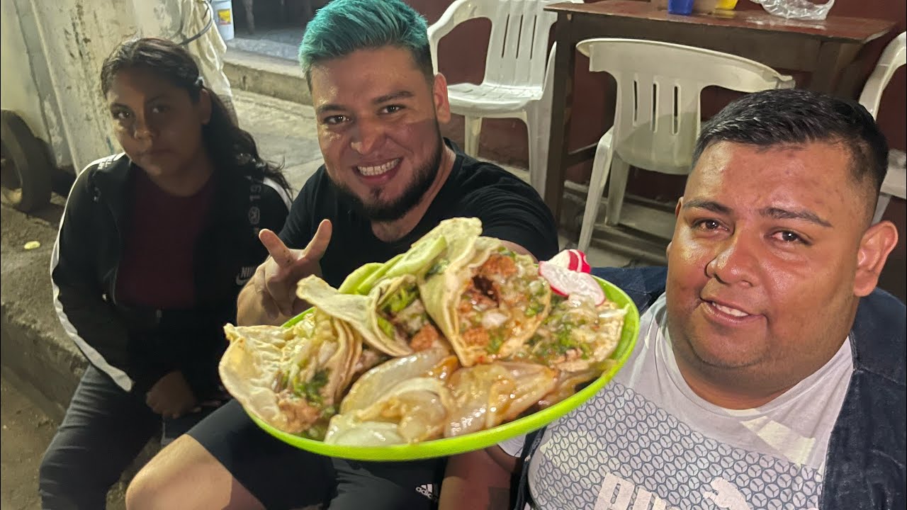 Un trato muy amable del señor con estos tacos banqueteros en ...