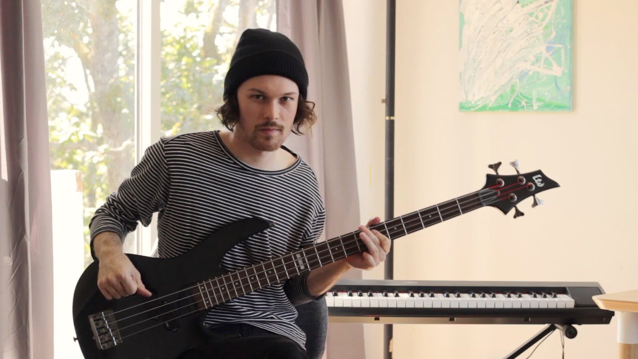 Amy Winehouse - Valerie (Bass Cover) - YouTube