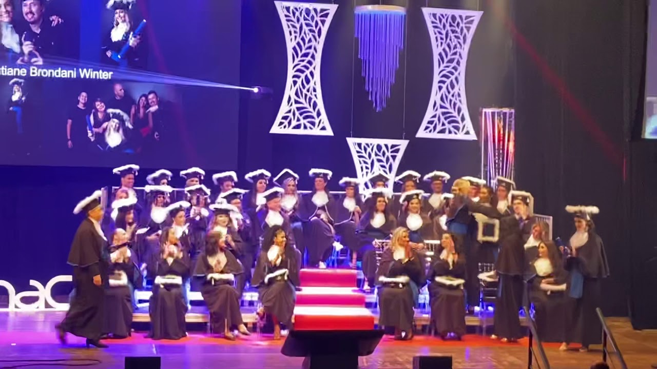 Formatura Cris Winter Design de Moda - YouTube