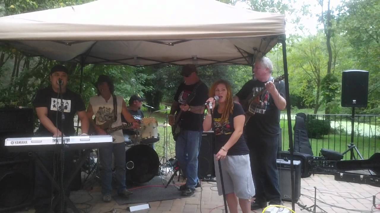 The Pixie Dix Band Doing Semi Charmed Life - YouTube