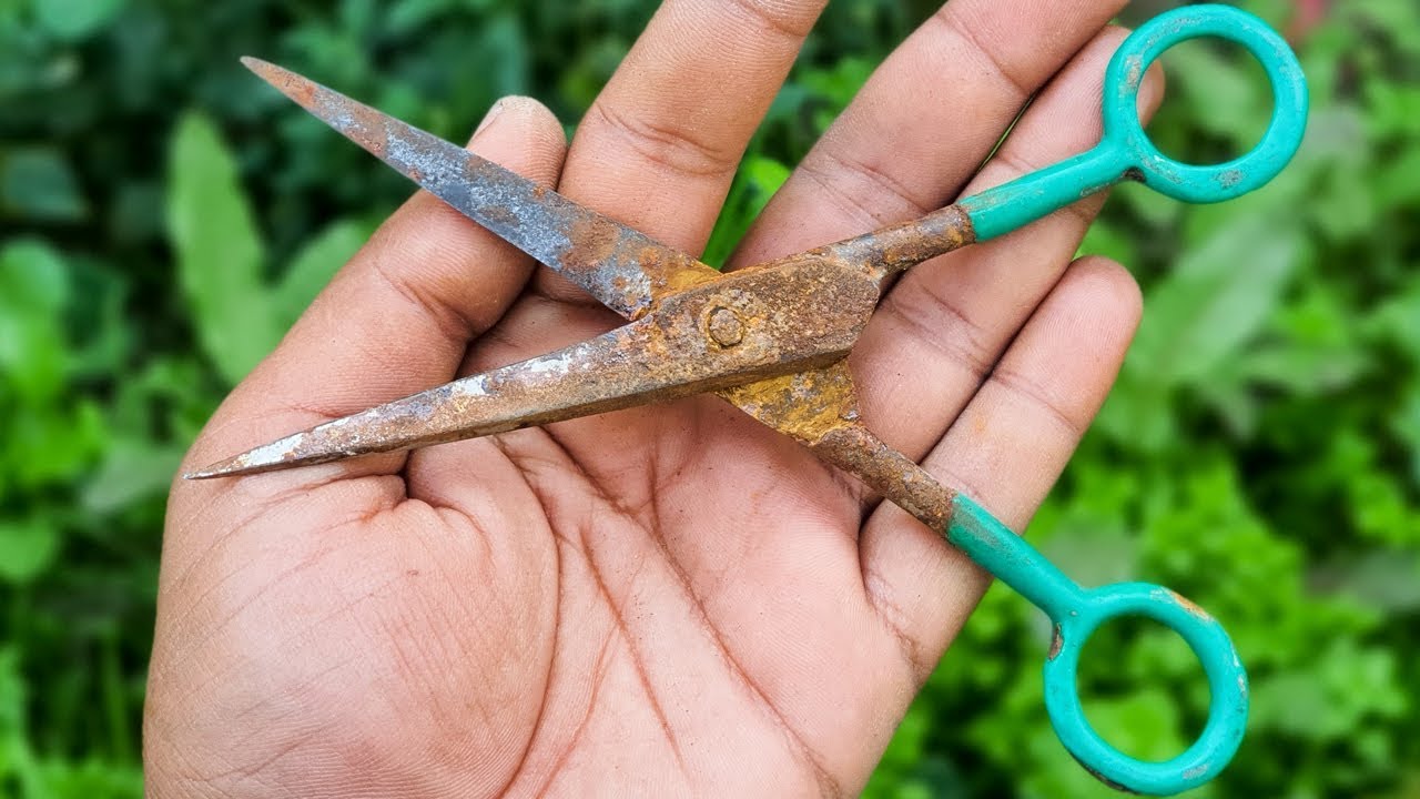 Rusty Scissors Awesome Restoration - YouTube