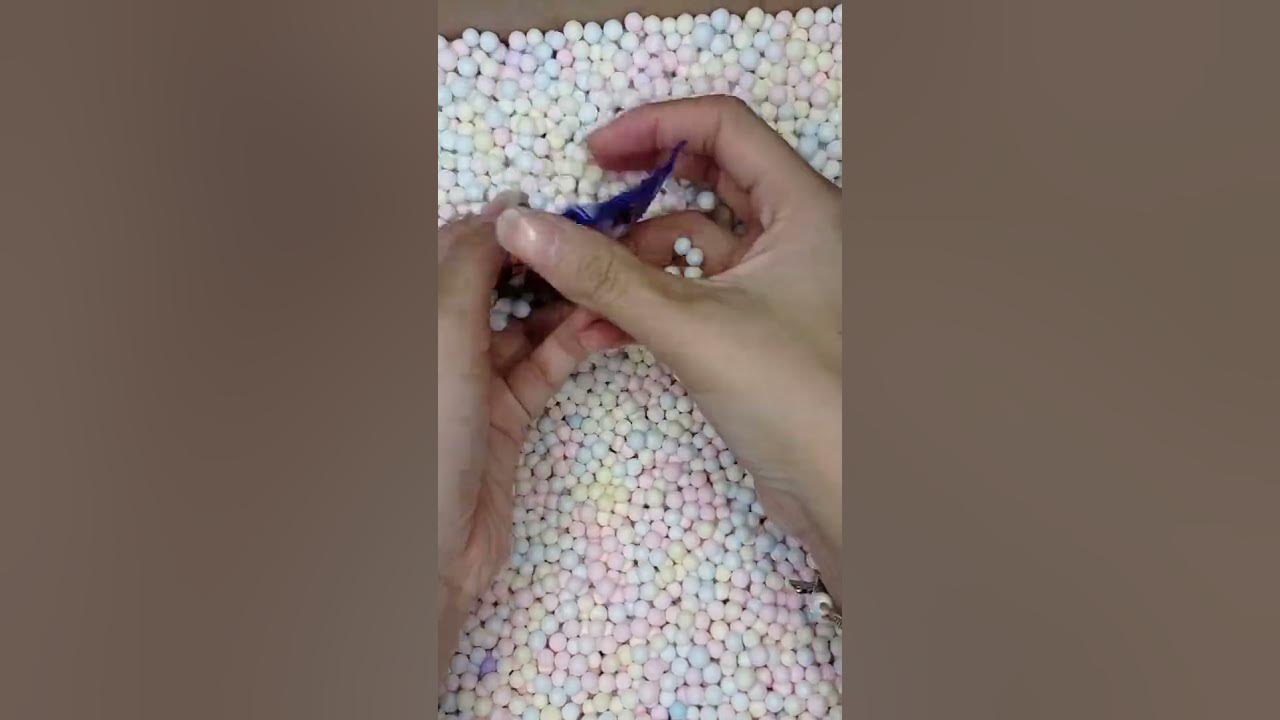 Mencari dan menemukan jajanan Yupi Gummy Fangs di dalam kardus #jajanan #shorts - YouTube