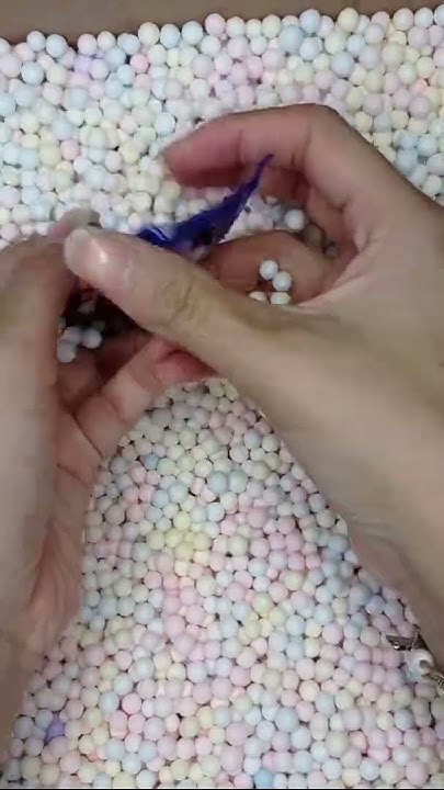 Mencari dan menemukan jajanan Yupi Gummy Fangs di dalam kardus #jajanan #shorts - YouTube