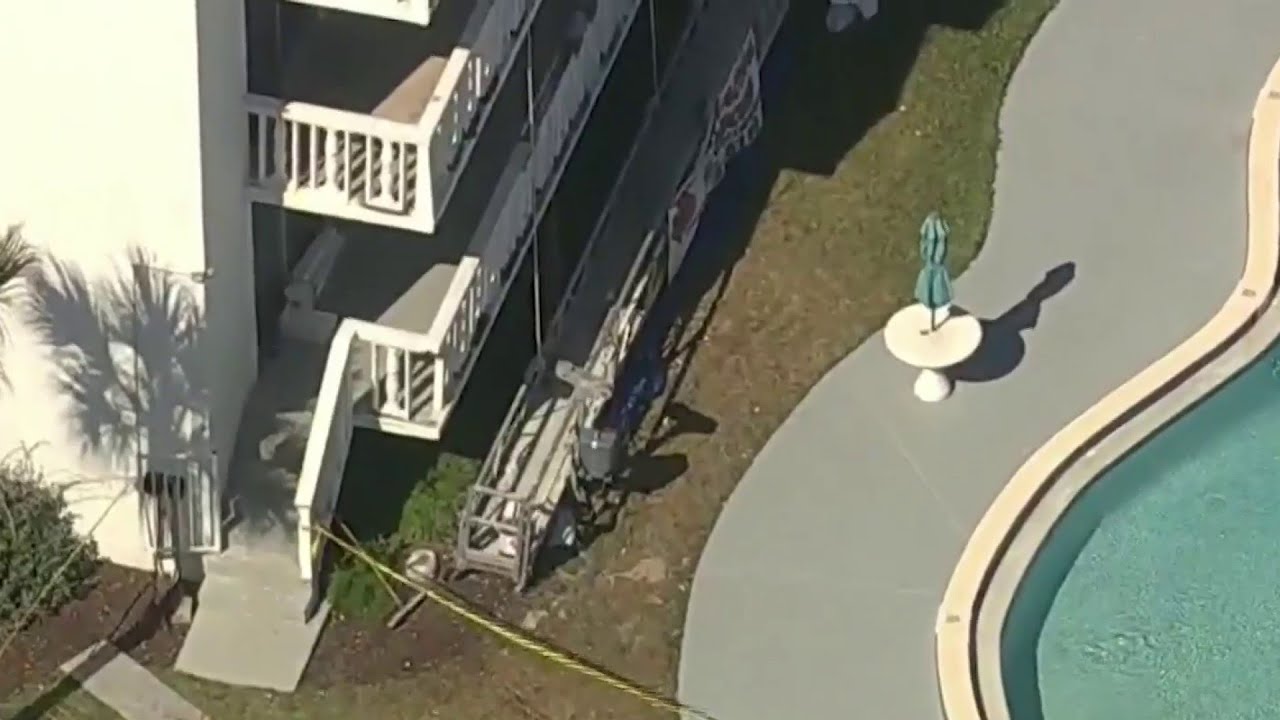 Construction worker falls to his death - YouTube