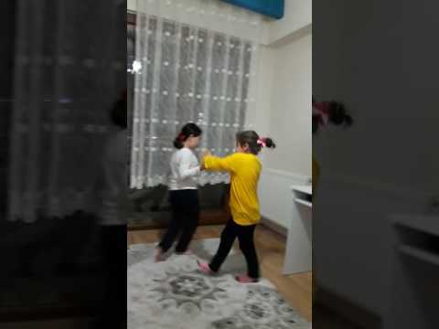 Iki kızın dansı