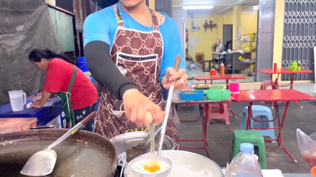 Satisfying! Hardworking Chef Master Cooking alongside Road To Support ...