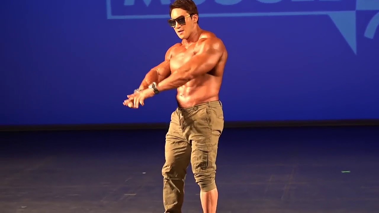 Muscle mania HWANG CHUL SOON perfect natural body - YouTube