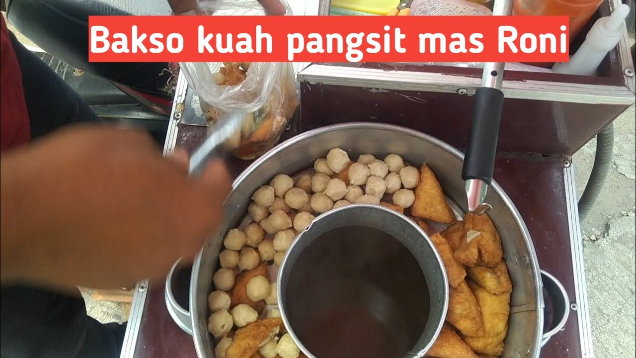 Bakso kuah Pangsit mas Roni - YouTube