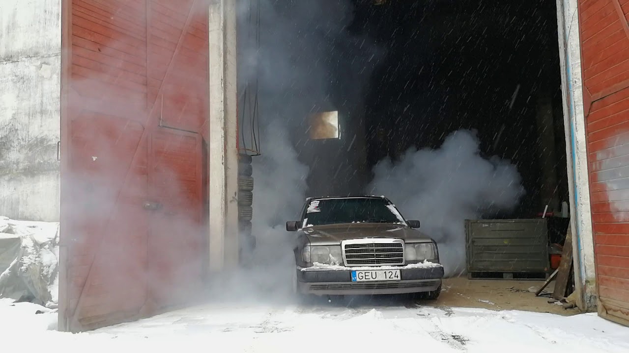 Mercedes w124 OM606 Super Turbo Diesel winter burnout - YouTube