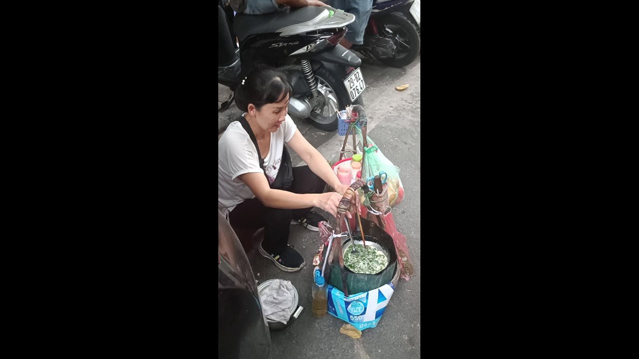 The Sandwich lady (La femme-sandwich) - YouTube