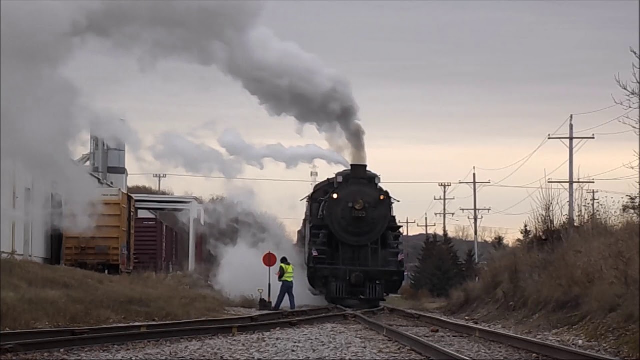 Soo Line #1003: Hartford Santa Train 2017 - YouTube
