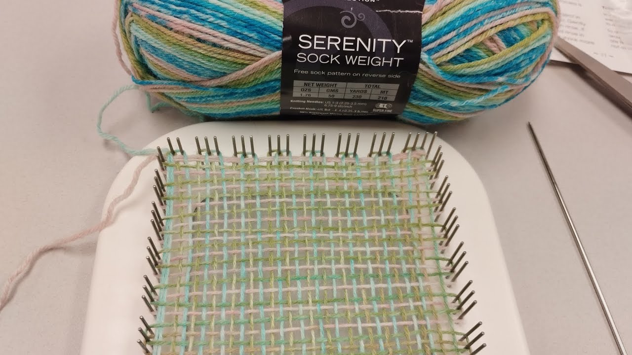 How to weave a square on a Zoom Loom - YouTube