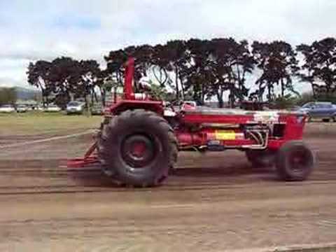 Tractor drag-racing - YouTube