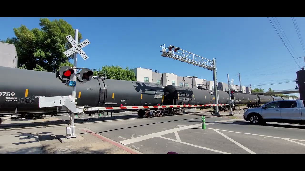 BNSF 7065 North w/Canadian National Unit & Good Crew @ Sacramento CA 6/21/2025 - YouTube