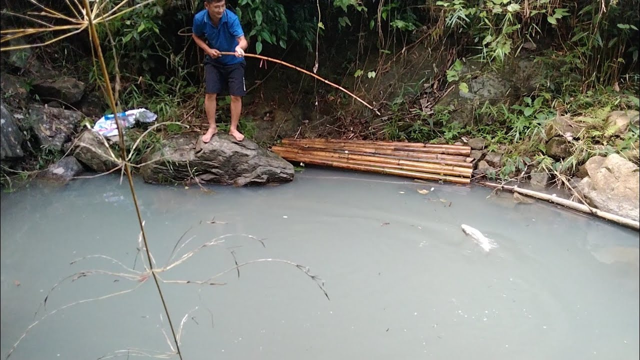 Making a fishing raft in the wild to move away from the city. - YouTube