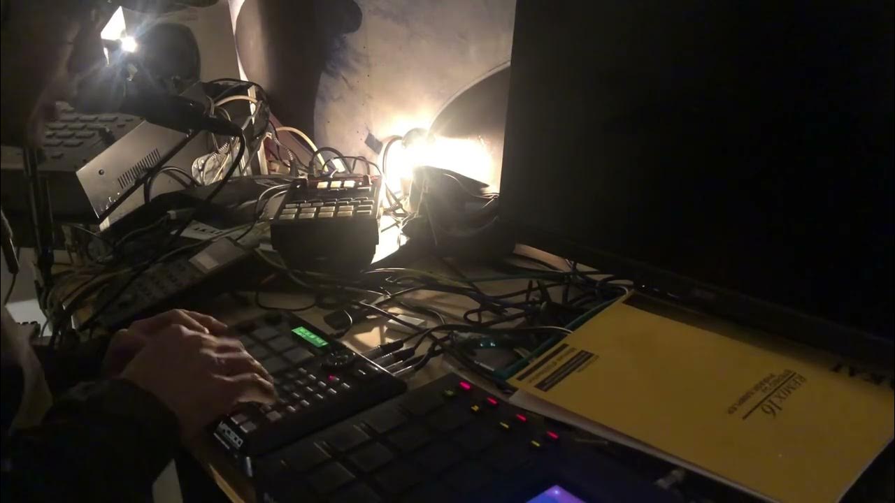 Unlocking J Dilla Grooves on MPC 500: Mastering Rhythm Patterns - YouTube