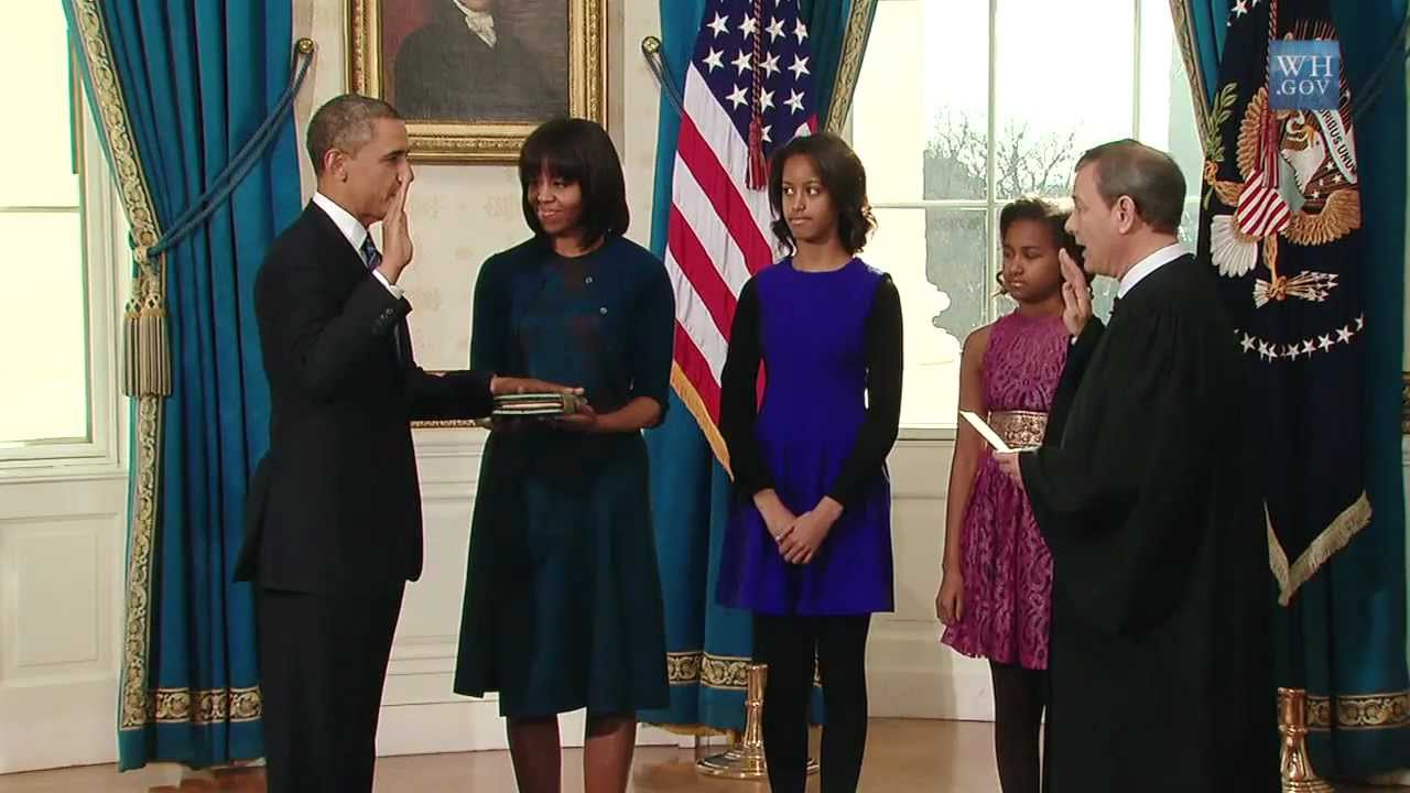 President Barack Obama takes the Oath of Office - Obama toma posse para ...