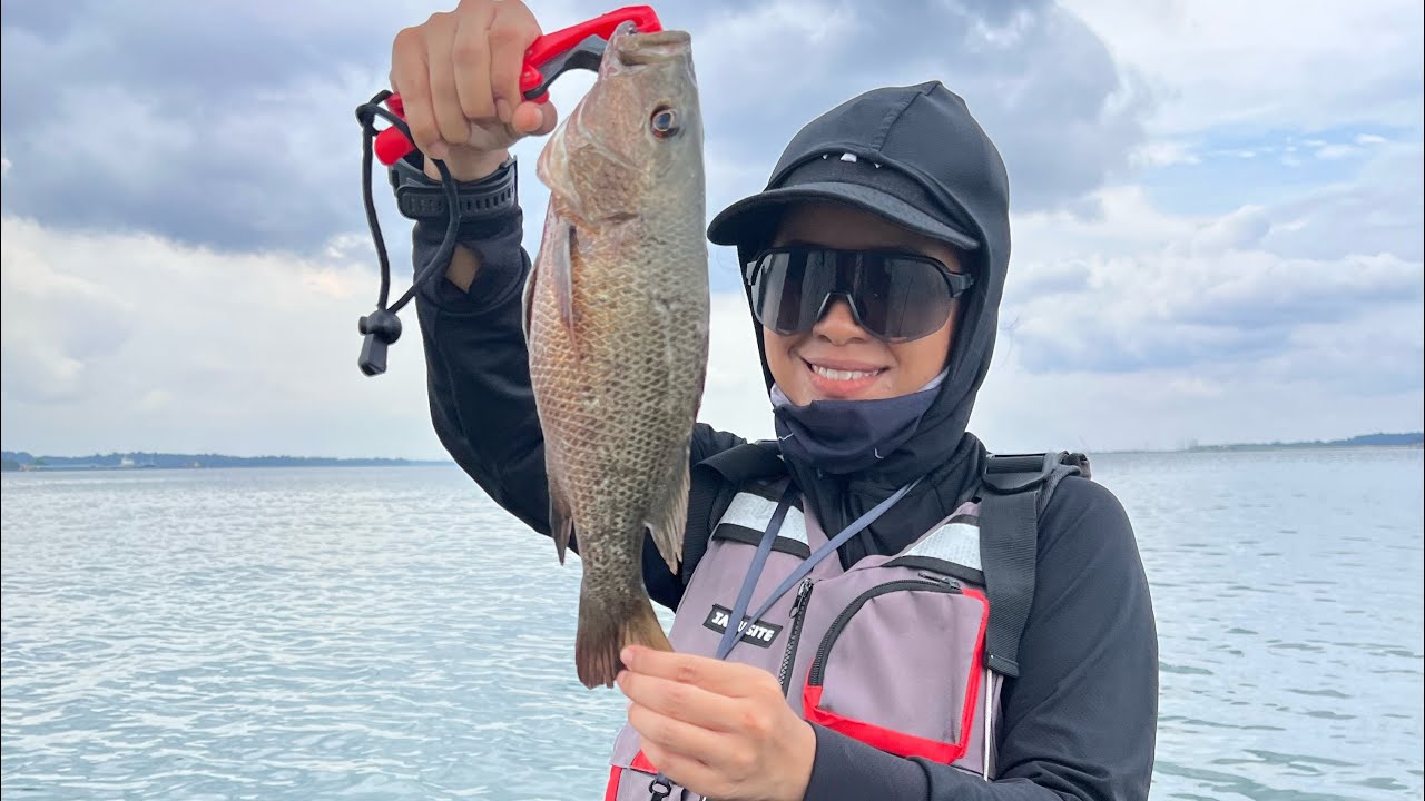 Tandem Kayak Fishing @ Changi Carpark 7 with the Missus - YouTube